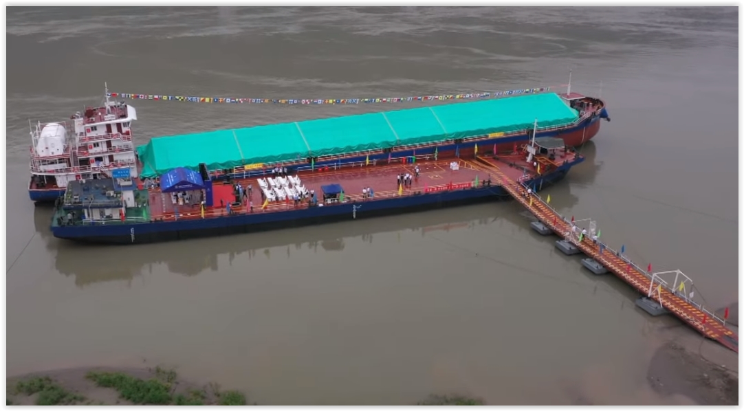 China's first hybrid river vessel sets sail on Yangtze (Video ...
