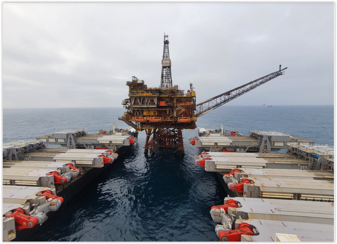 Spotted: Pioneering Spirit removes third platform from Brent field ...