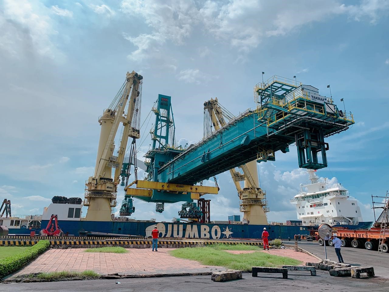 Jumbo delivers 1435 t shiploader to Canada for Tenova (Video ...