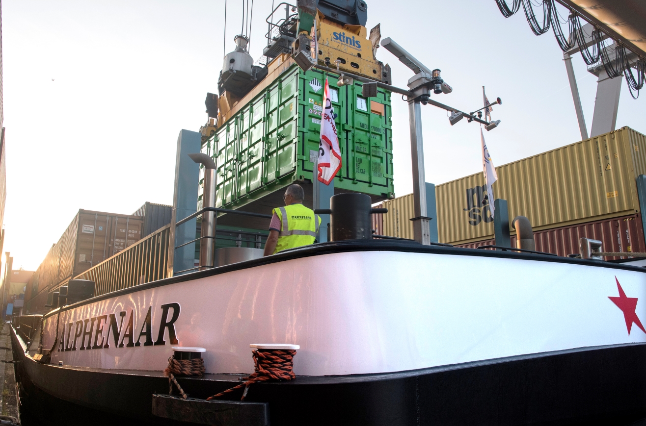 Wärtsilä swappable battery containers enabling inland waterway vessels ...
