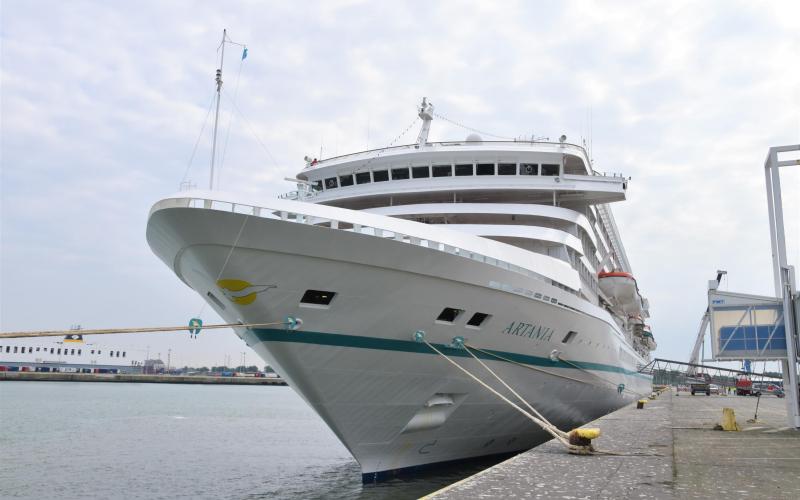 MS Artania symbol for the future of cruises in Zeebrugge - VesselFinder