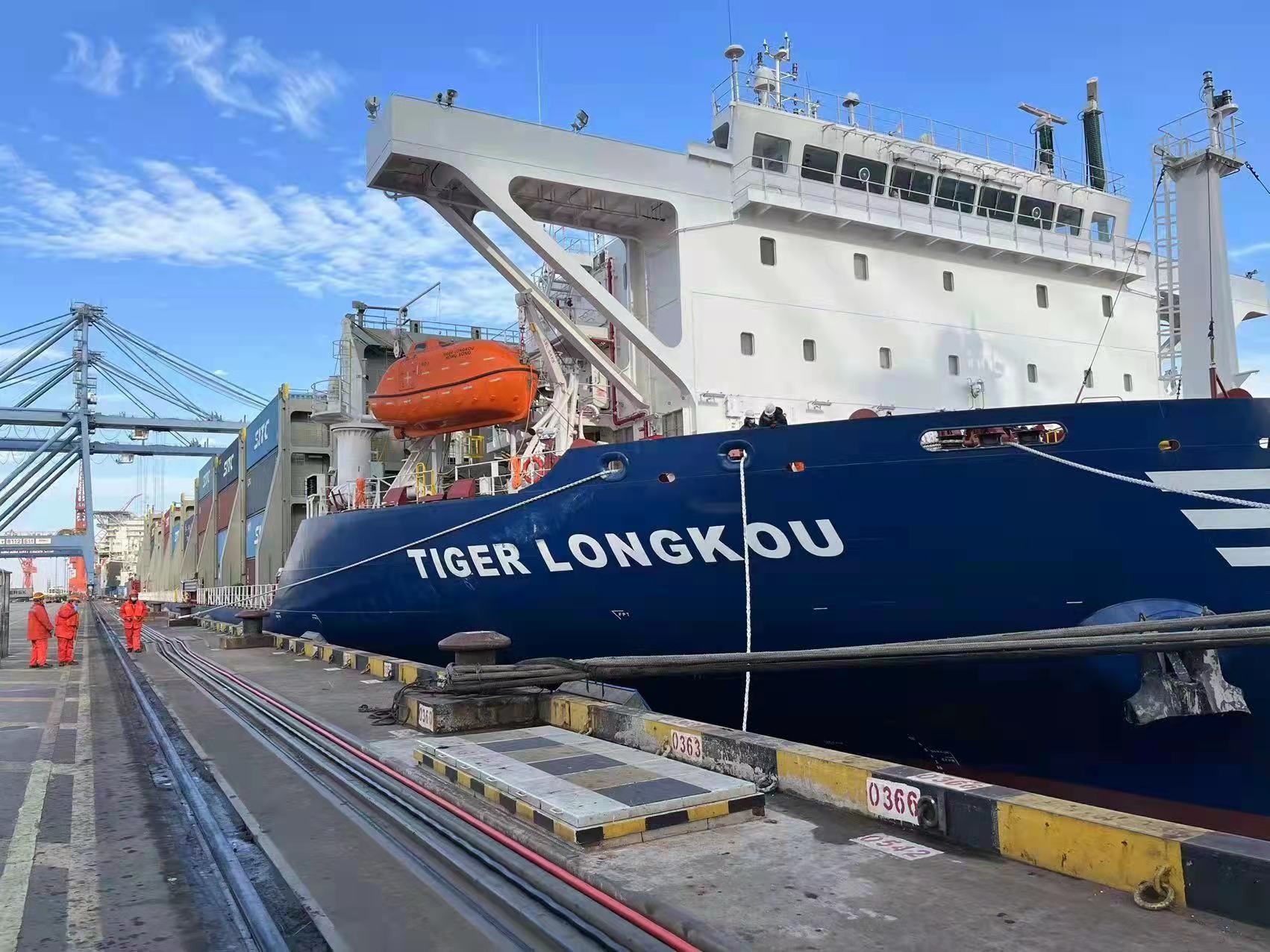 The first LNG dual-fuel container ship to join SITC fleet - VesselFinder