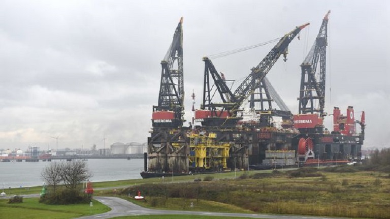 Heerema’s offshore vessels successfully plugged in on shore power ...